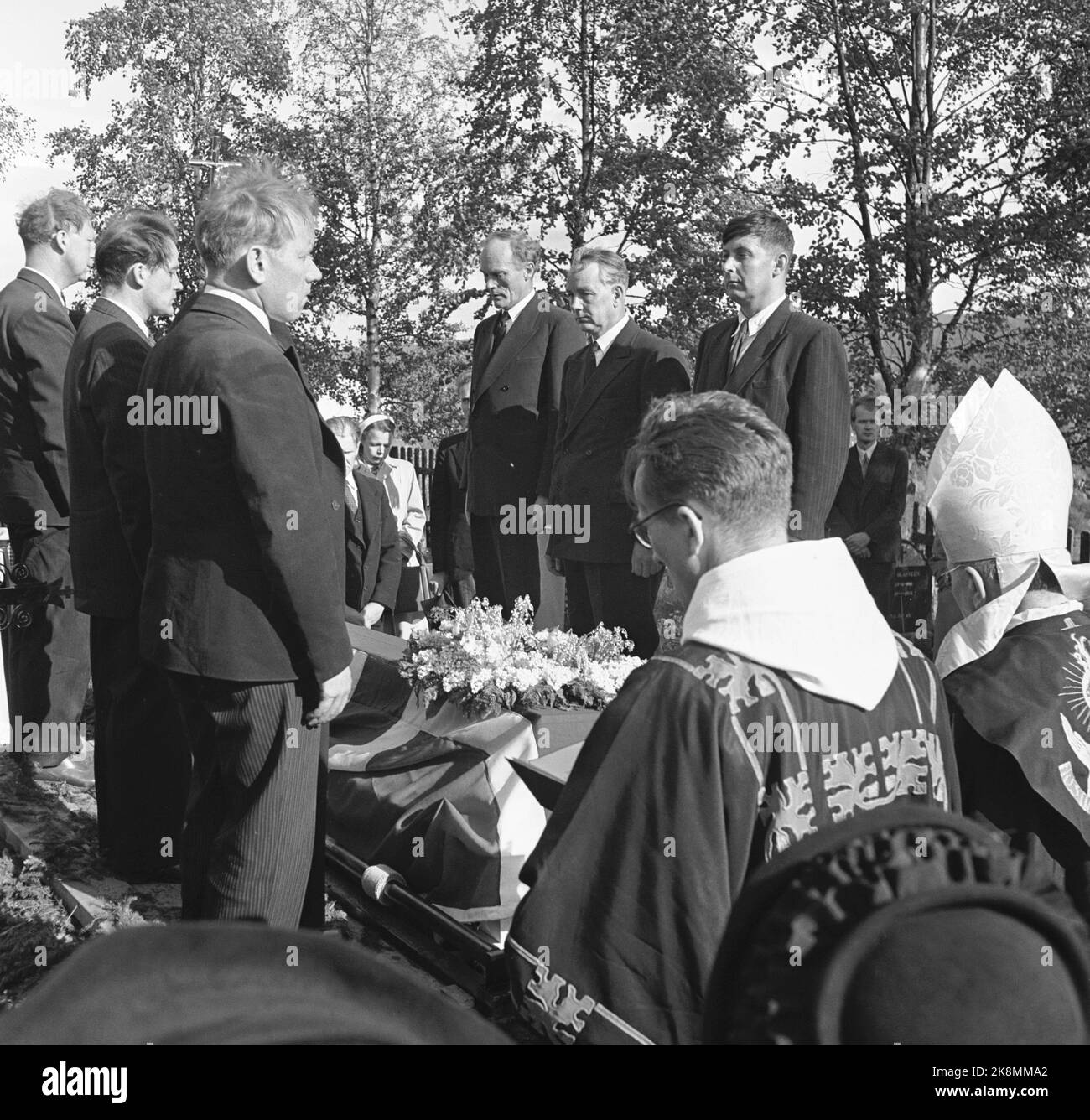 Hamar, 15 giugno 1949. I funerali di Sigrid Undset nella cappella ...