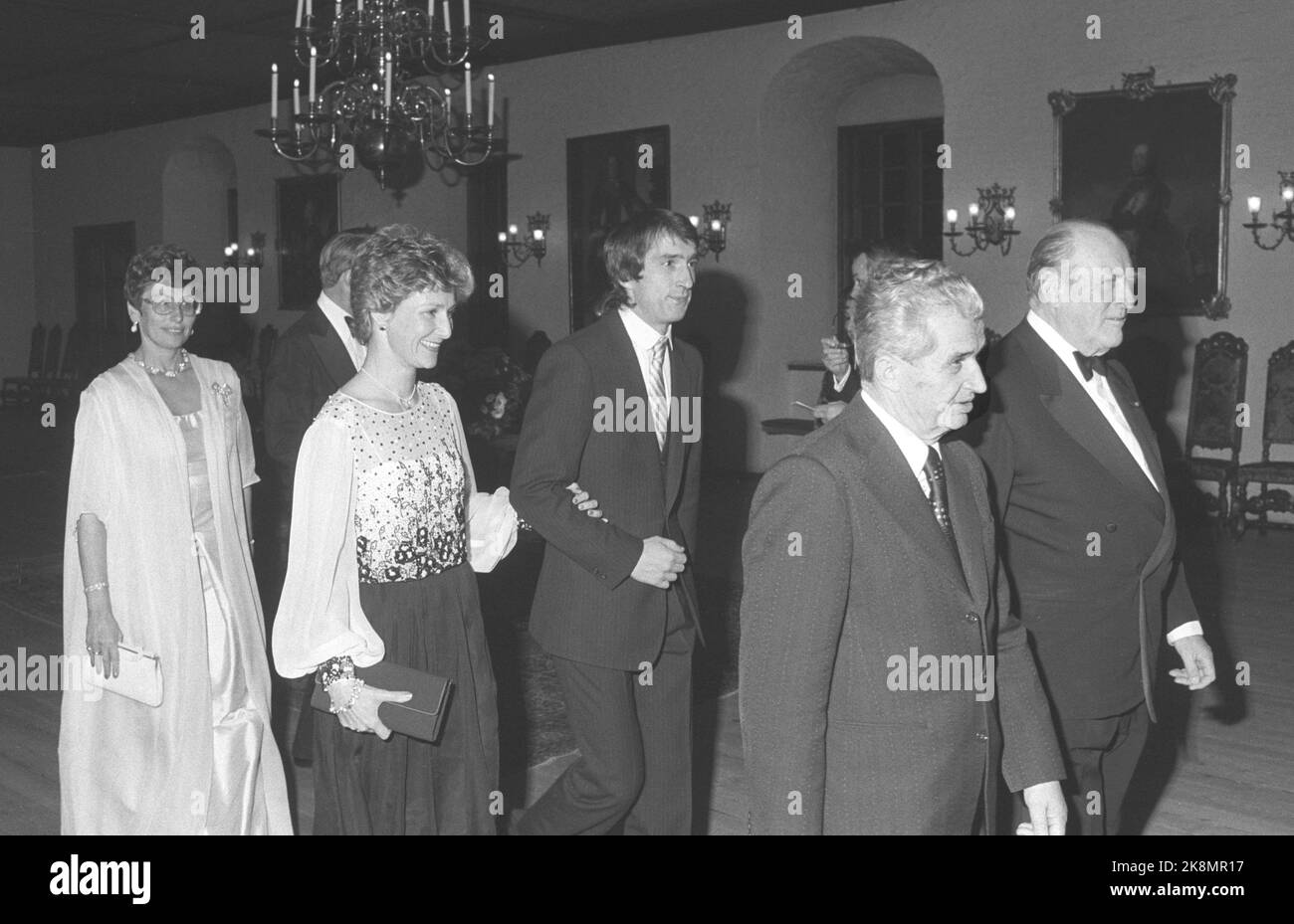 La signora elena ceausescu e il re olav foto Foto e Immagini Stock in ...