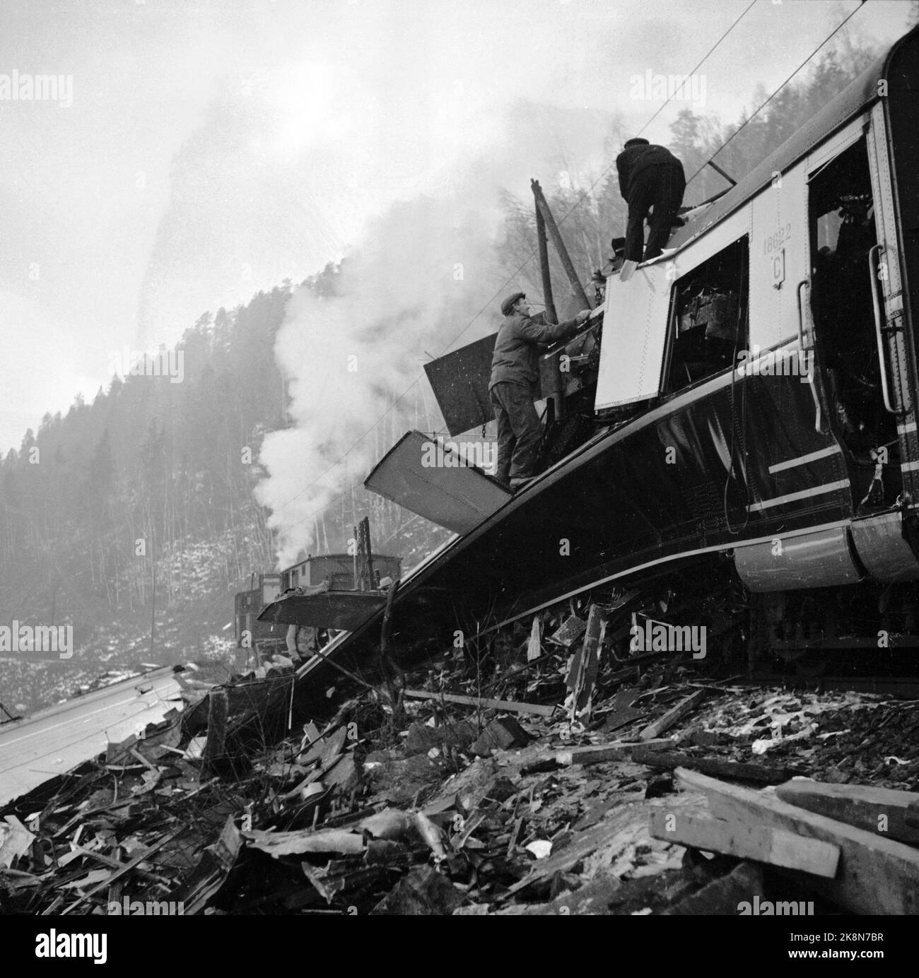 Incidente ferroviario scena 9 Foto e Immagini Stock in Bianco e Nero ...