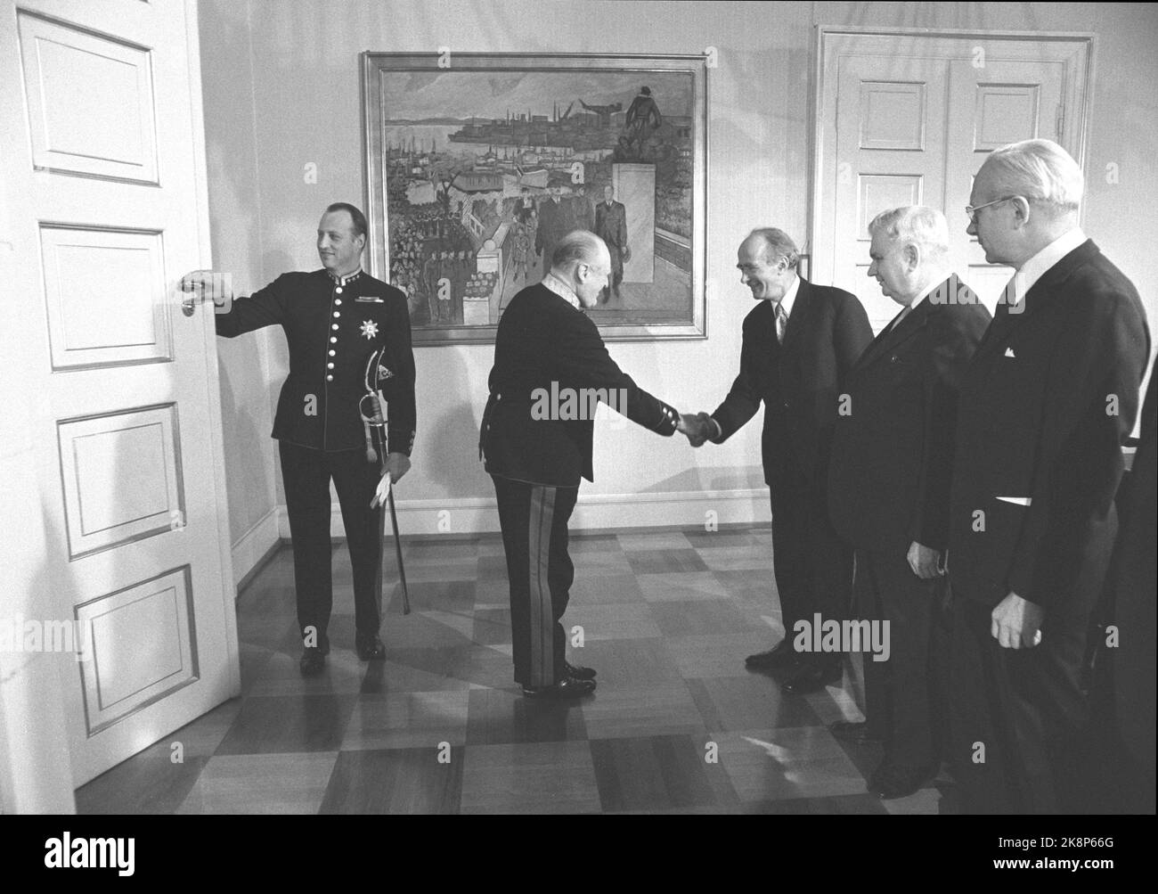 Ntb ntb il primo ministro norvegese dei governi della casa reale ...