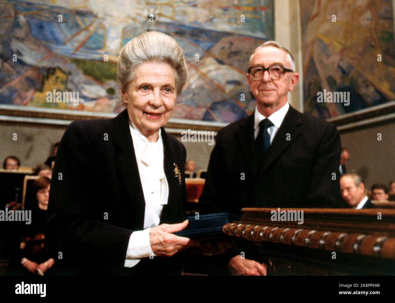 Il premio nobel per la pace per il 1982 ad alva myrdal immagini e ...