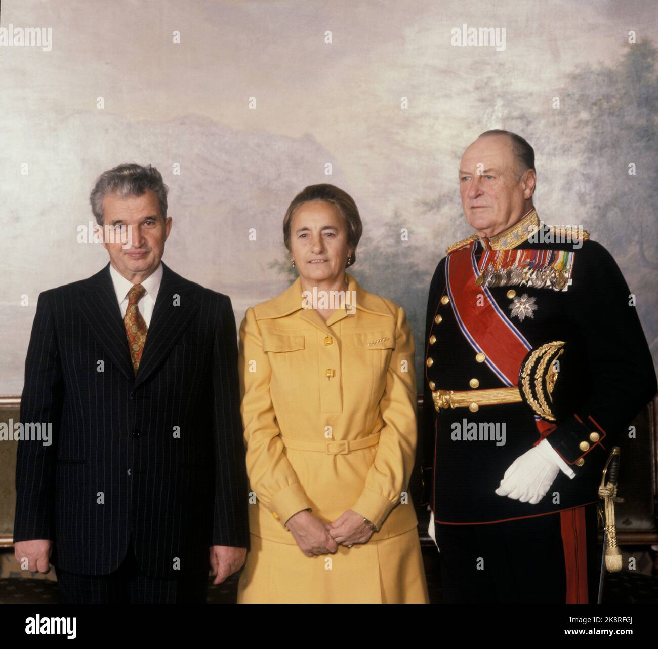 Oslo 19801113. Il Presidente rumeno Nicolae Ceausescu con la signora ...