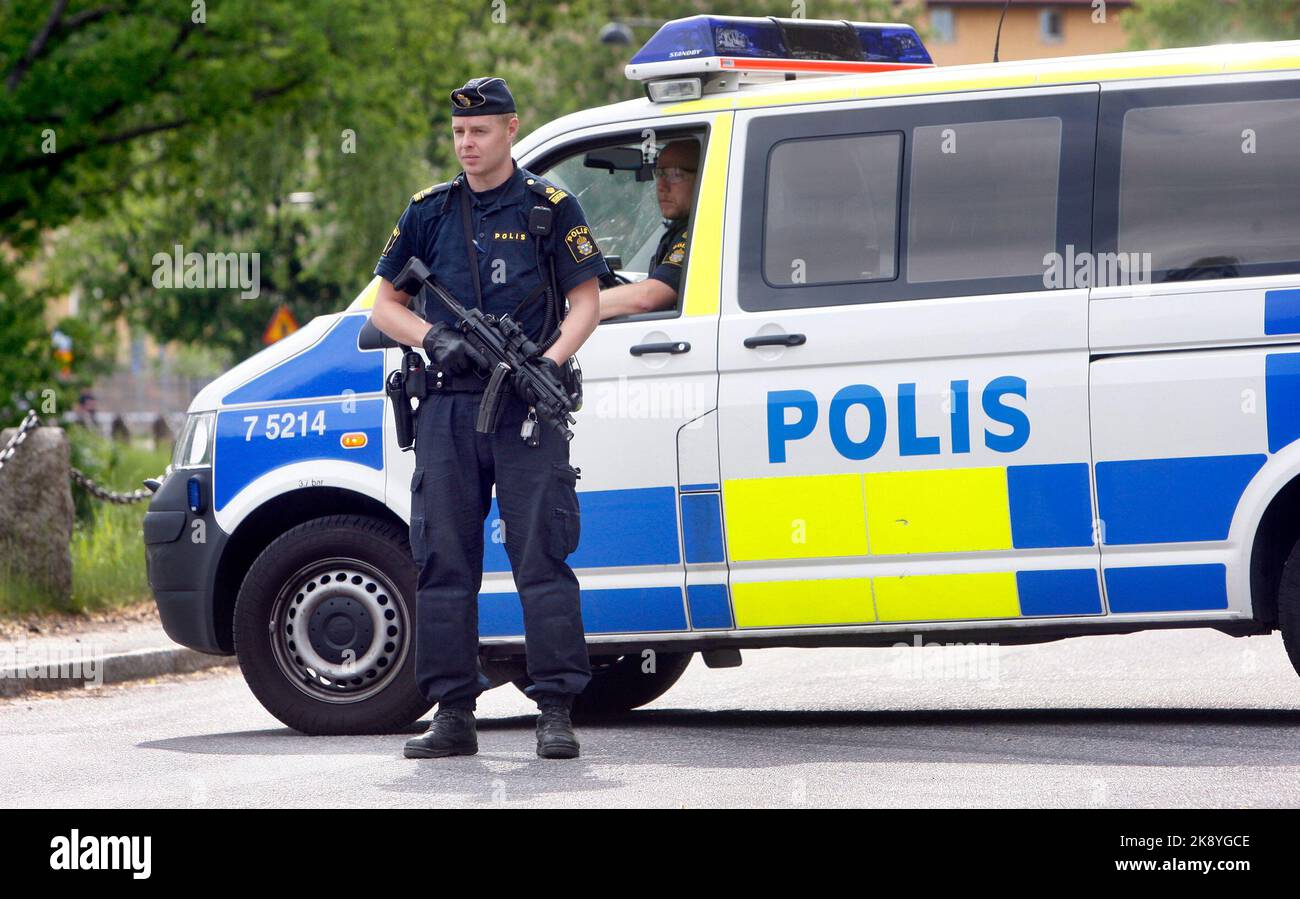 Tungt bevapnad polis immagini e fotografie stock ad alta risoluzione ...