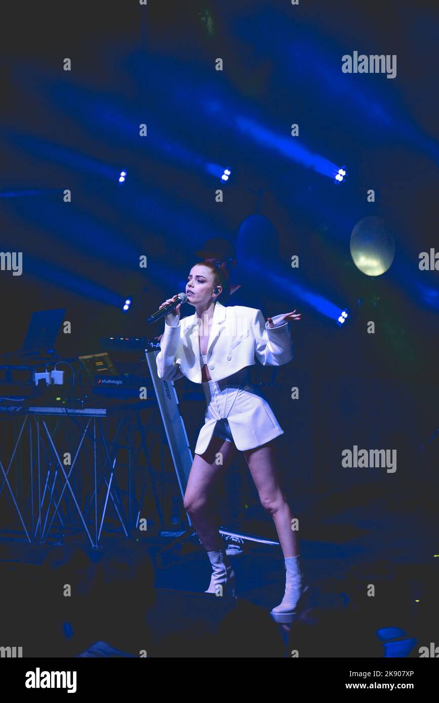 Napoli, Italia, 24 ottobre 2022, la cantante italiana Annalisa Scarrone, meglio conosciuta con ...