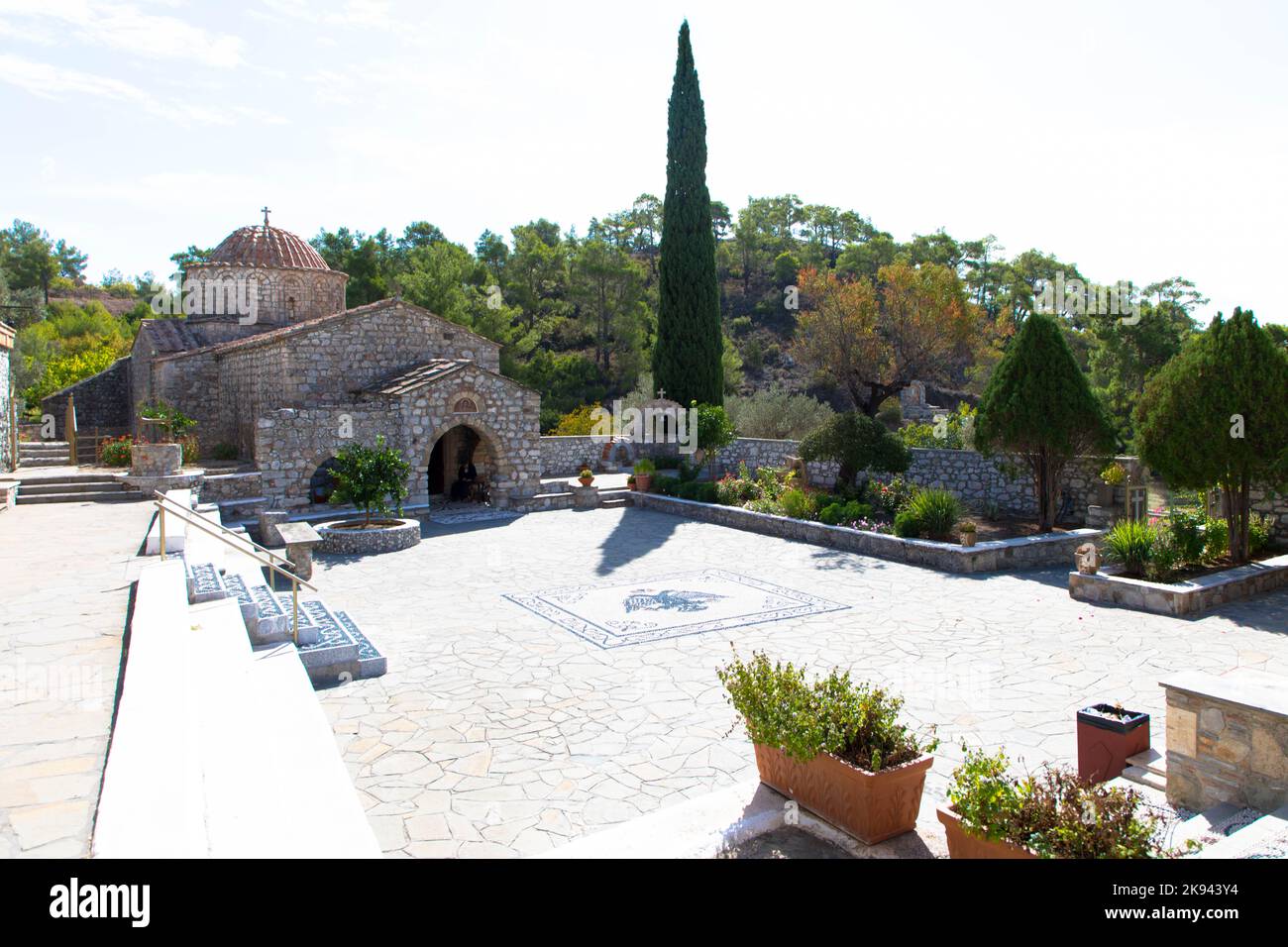 Il Monastero di Moni Thari è uno dei più importanti monumenti religiosi ...