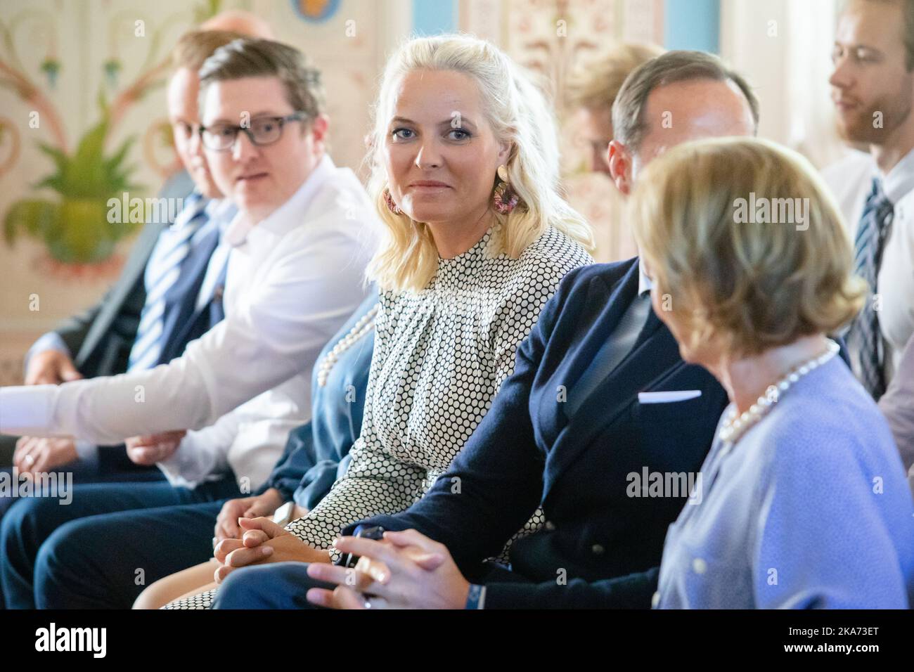 Il principe ereditario haakon e la regina sonja in primo piano immagini ...