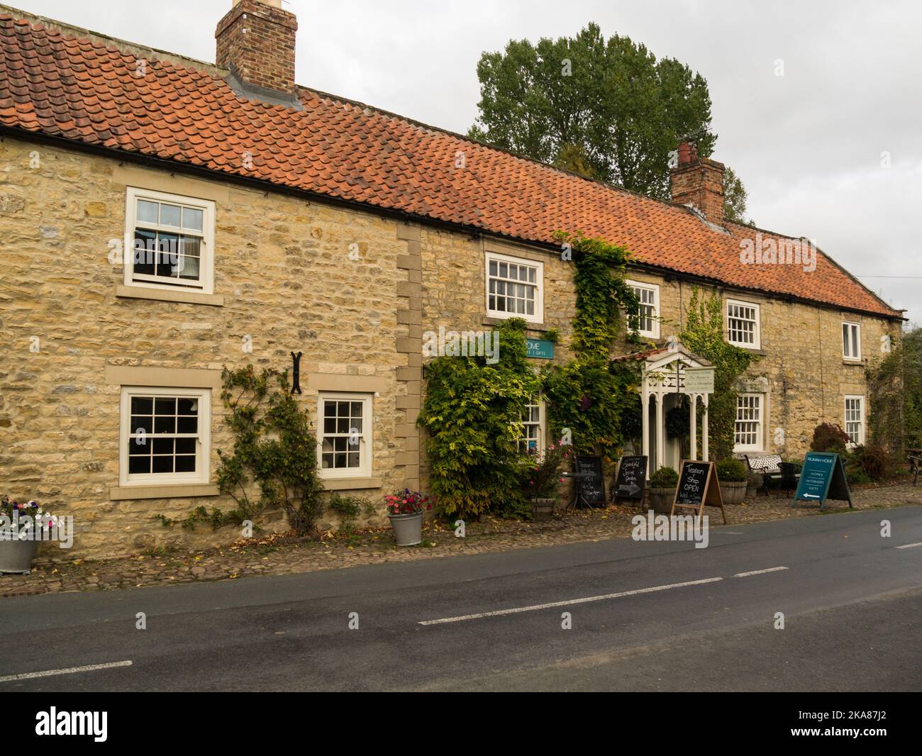 Villaggio storico di coxwold immagini e fotografie stock ad alta ...