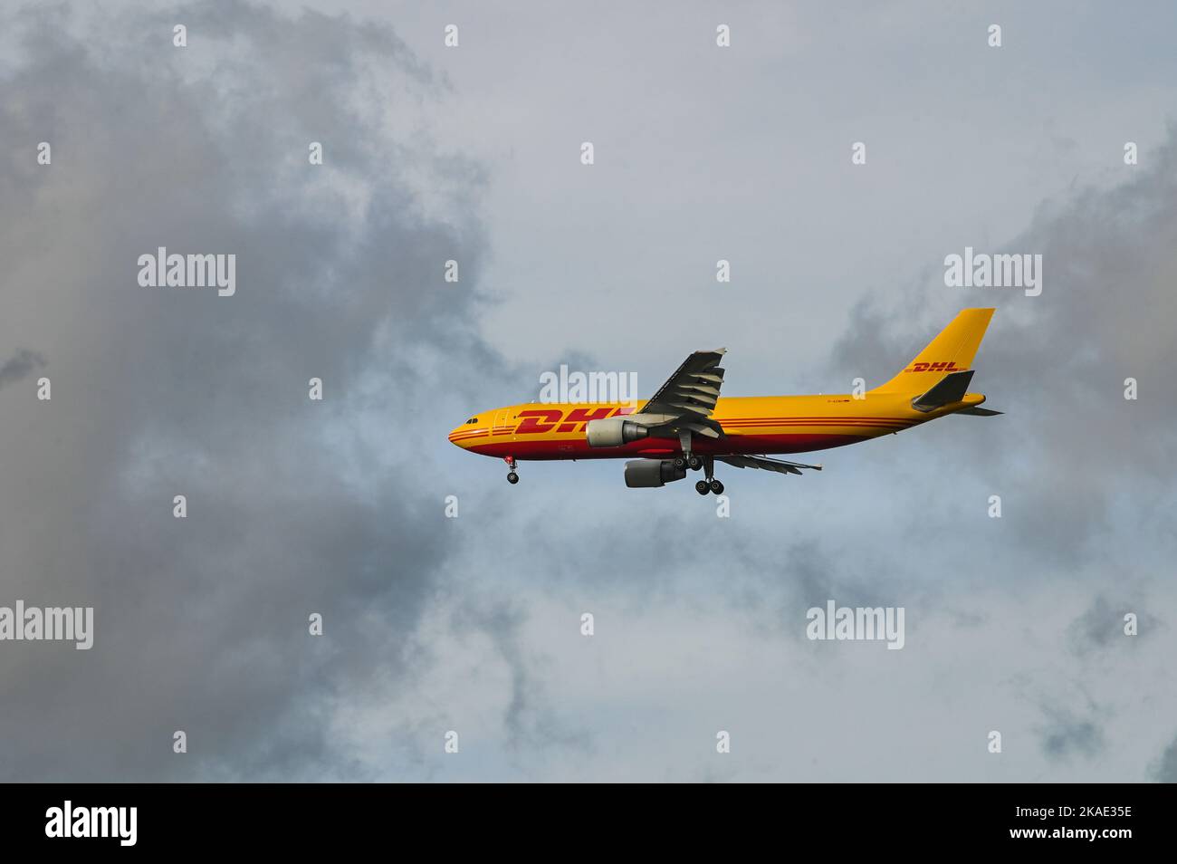 Dhl trasporto aereo immagini e fotografie stock ad alta risoluzione - Alamy