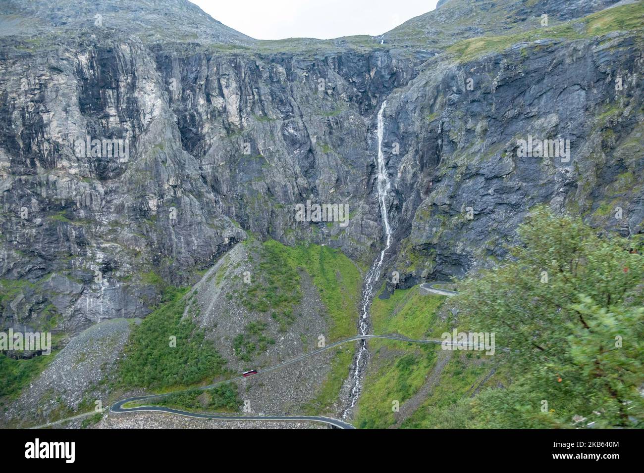 La famosa strada panoramica di montagna di Serpentine Trollstigen o ...