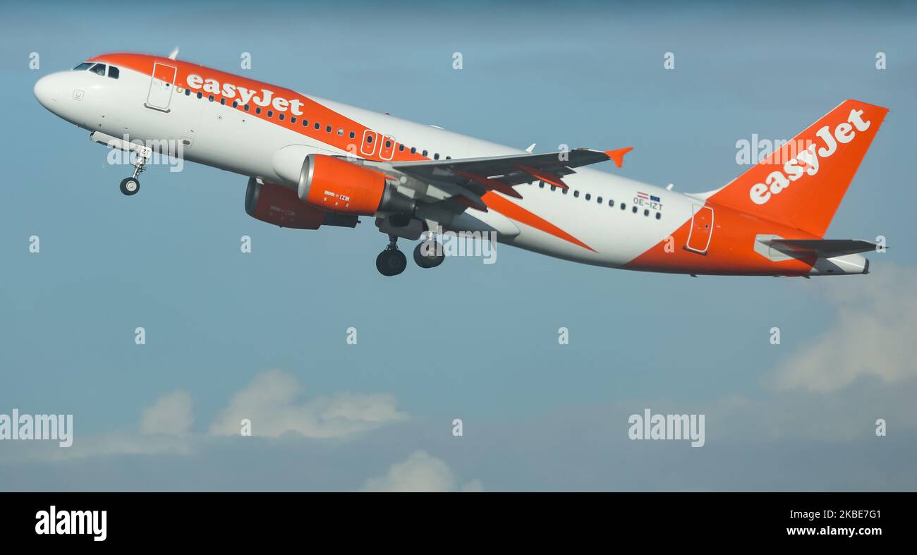Easyjet europa airbus a320neo immagini e fotografie stock ad alta ...
