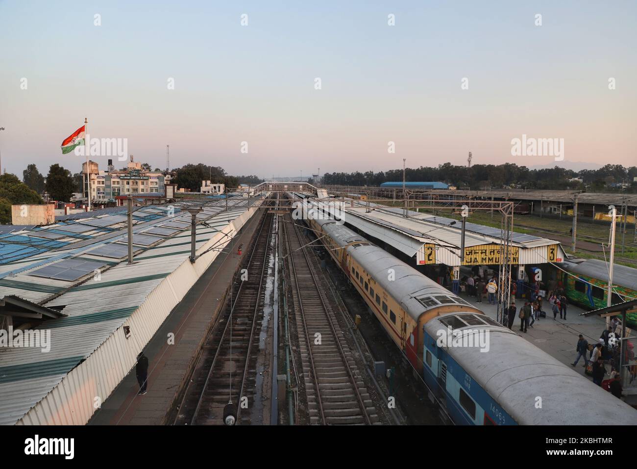 Vista della stazione ferroviaria di jammu tawi immagini e fotografie ...