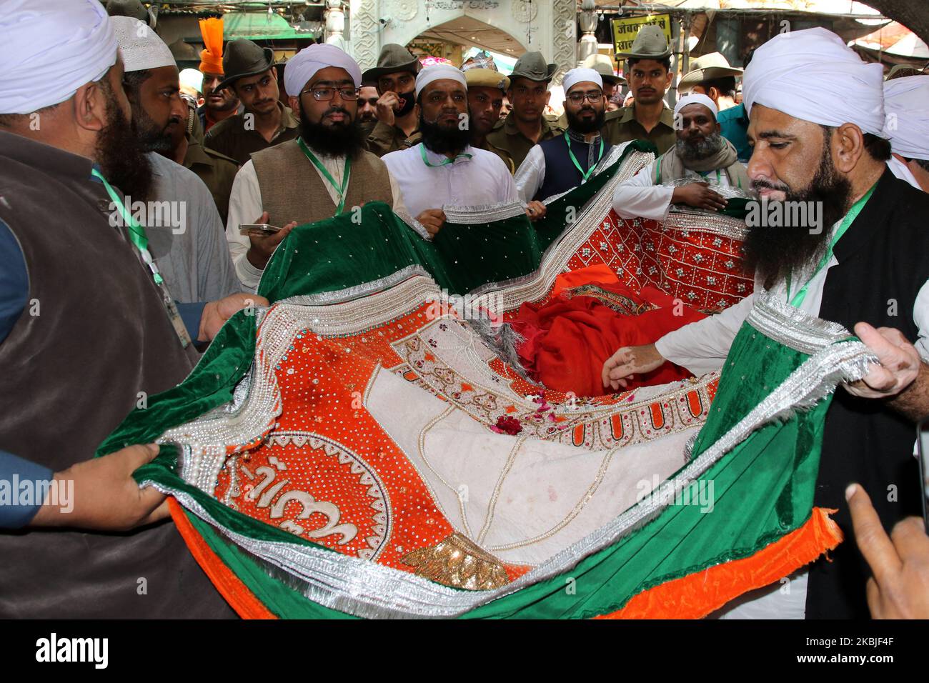 Santuario del santo sufi hazrat khwaja moinuddin chisti immagini e ...