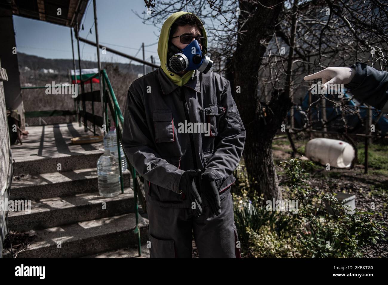 Denislav Popov e Rusi Rusev sono in viaggio verso la casa di un anziano ...