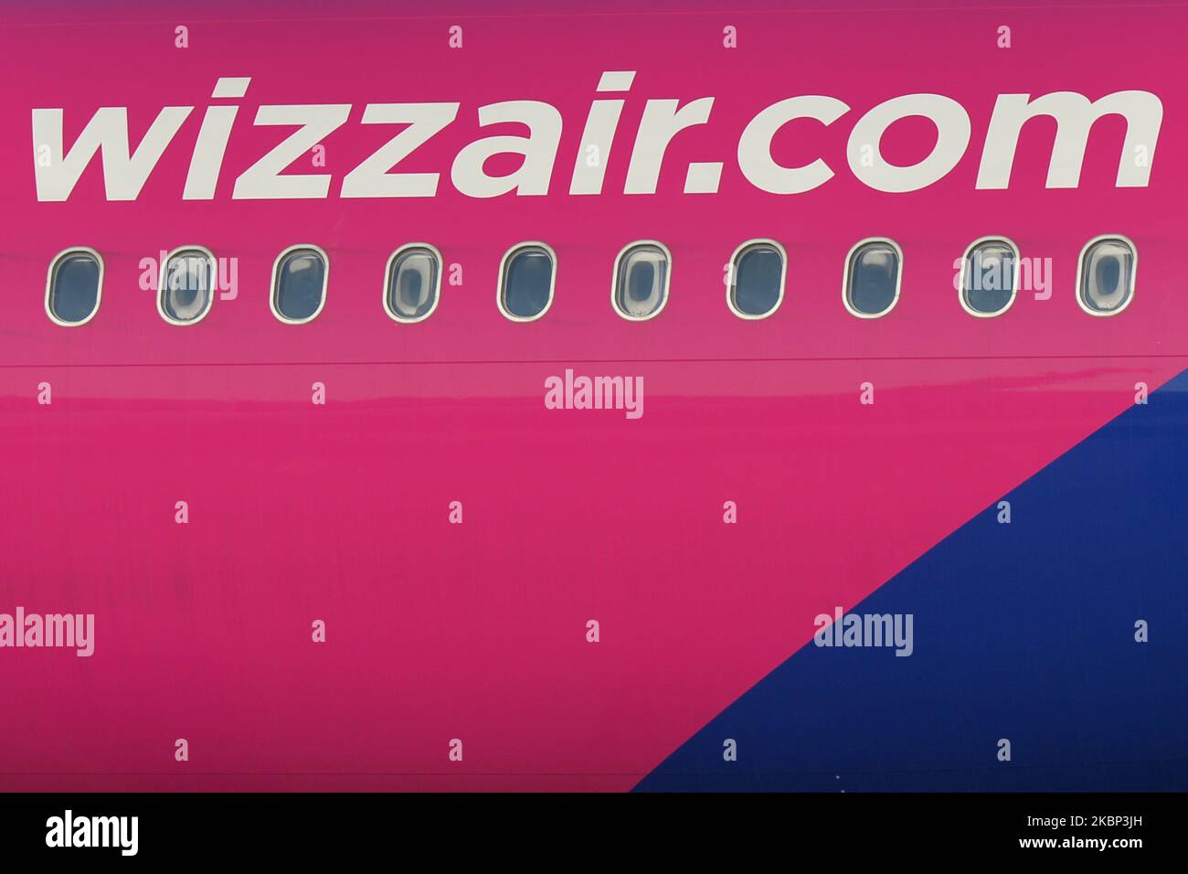 Logo wizzair immagini e fotografie stock ad alta risoluzione - Alamy