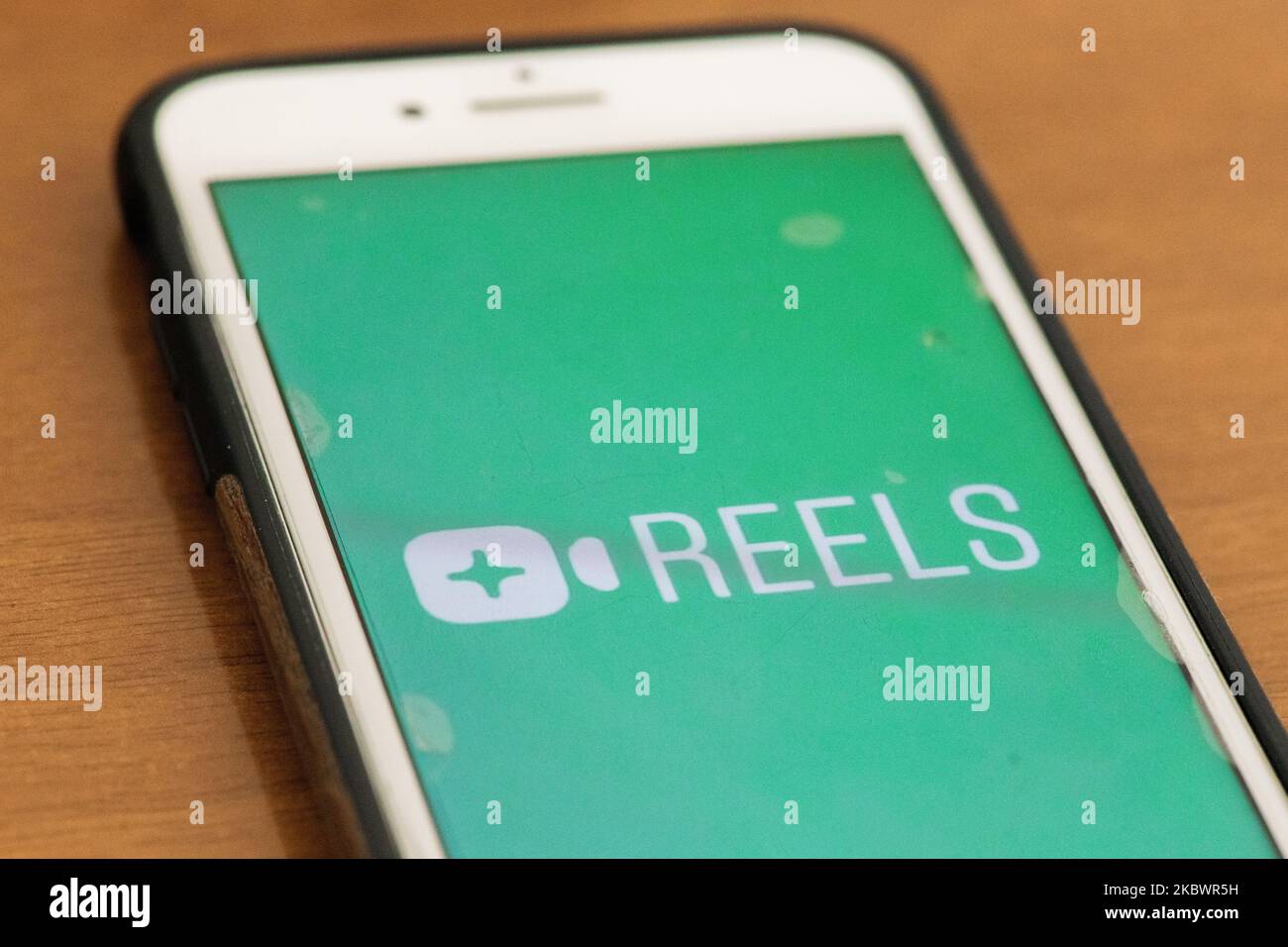 Il nuovo logo 'Reels' viene visualizzato sullo schermo del telefono in ...