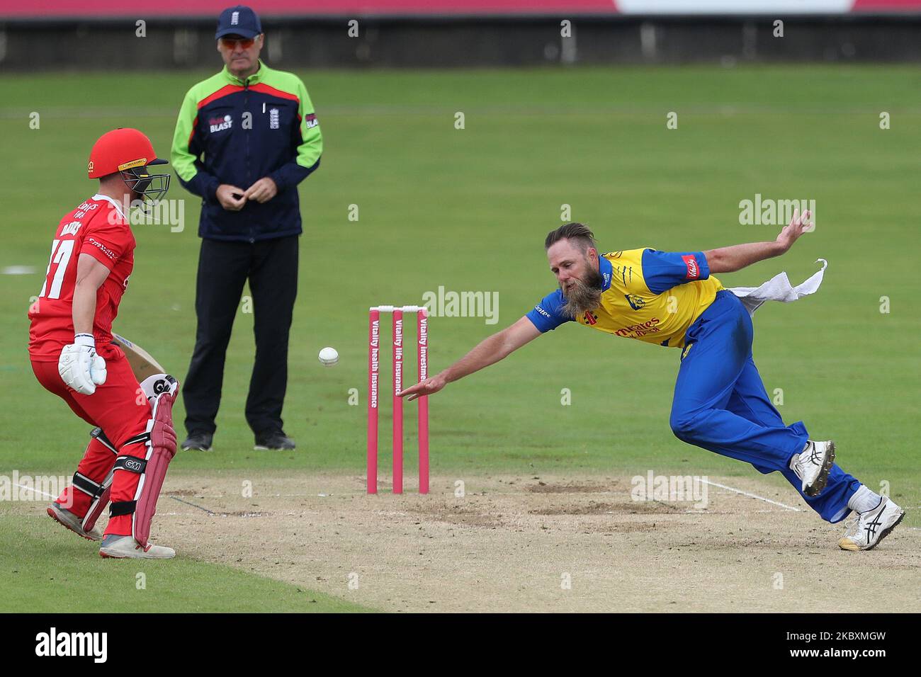 Nathan rimmington di durham bowling immagini e fotografie stock ad alta ...