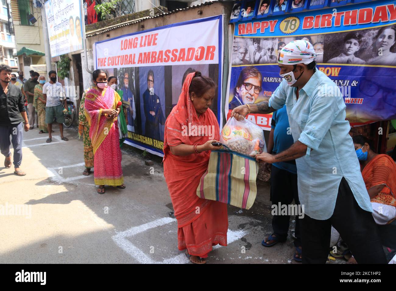 Indian Super star Actor Amitabh Bachchan Fans Club membri distribuire ...
