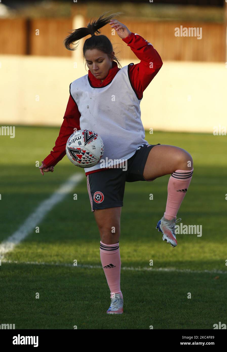 Alethea Paul di Sheffield United Women durante il riscaldamento pre ...