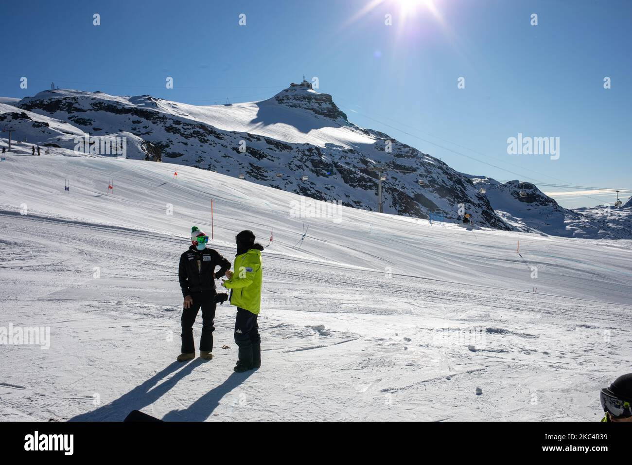 27/11/2020 Cervinia, Italia: Il team Paralimpico italiano di snowboard ...
