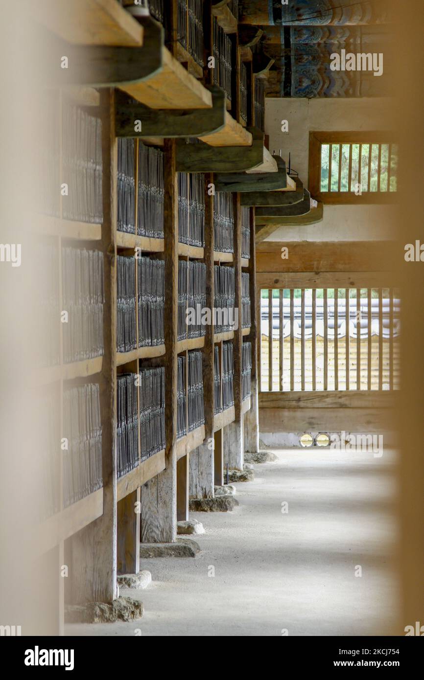 A View of Tripitaka Koreana, collezione di scritture buddiste scolpite ...