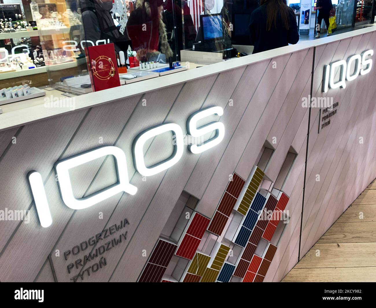 Iqos logo immagini e fotografie stock ad alta risoluzione - Alamy