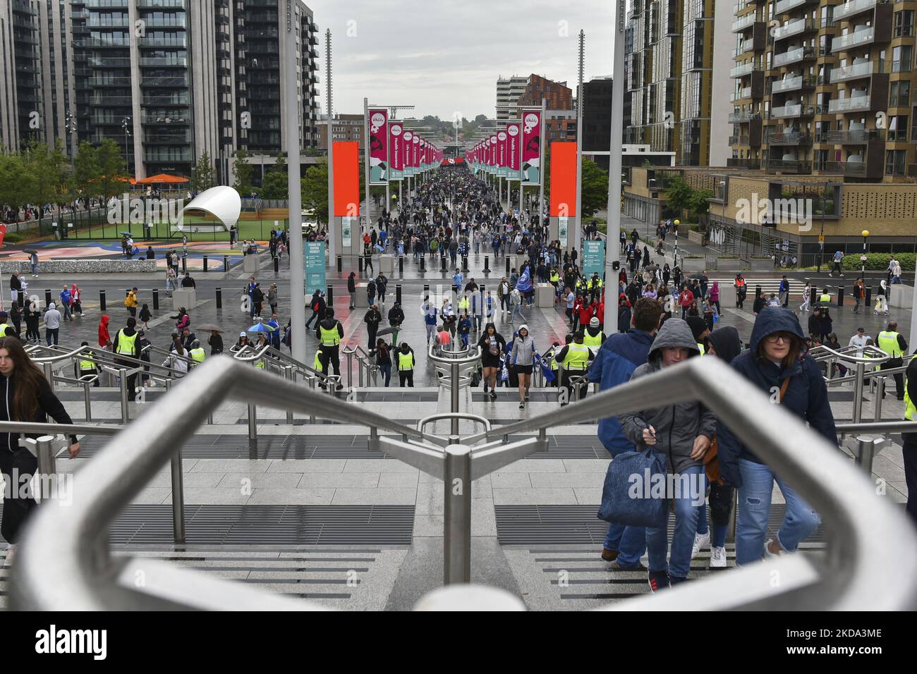 Tifosi che arrivano allo stadio immagini e fotografie stock ad alta ...
