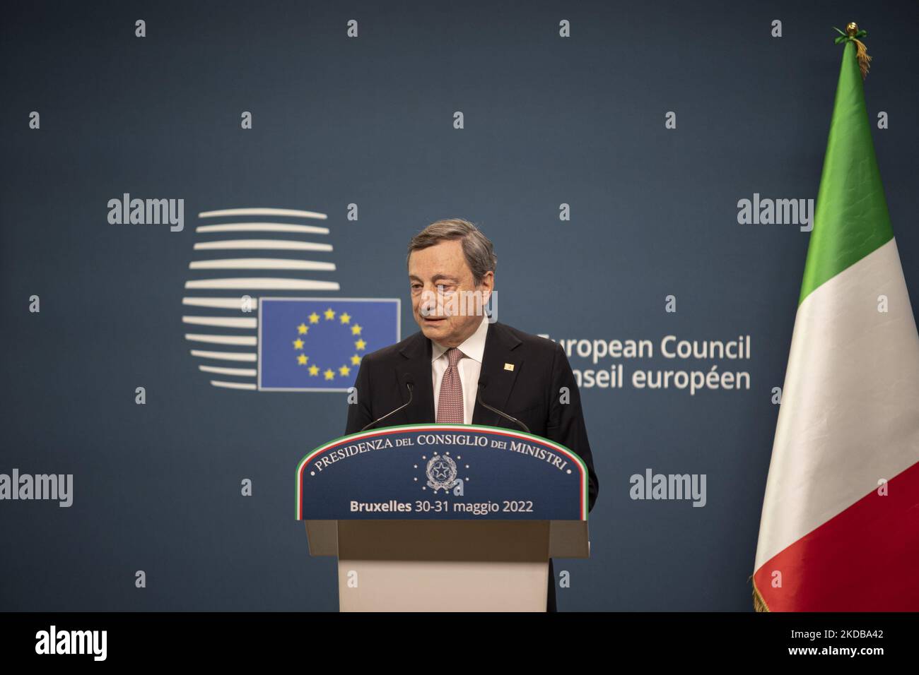 Il primo ministro italiano Mario Draghi ha parlato ai media in una ...