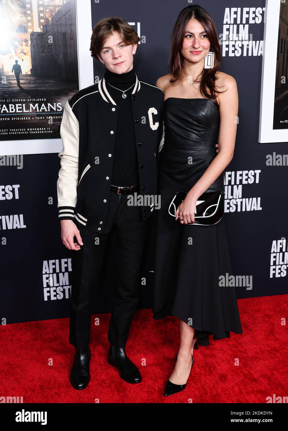 HOLLYWOOD, LOS ANGELES, CALIFORNIA, USA - 06 NOVEMBRE: Oakes Fegley e ...