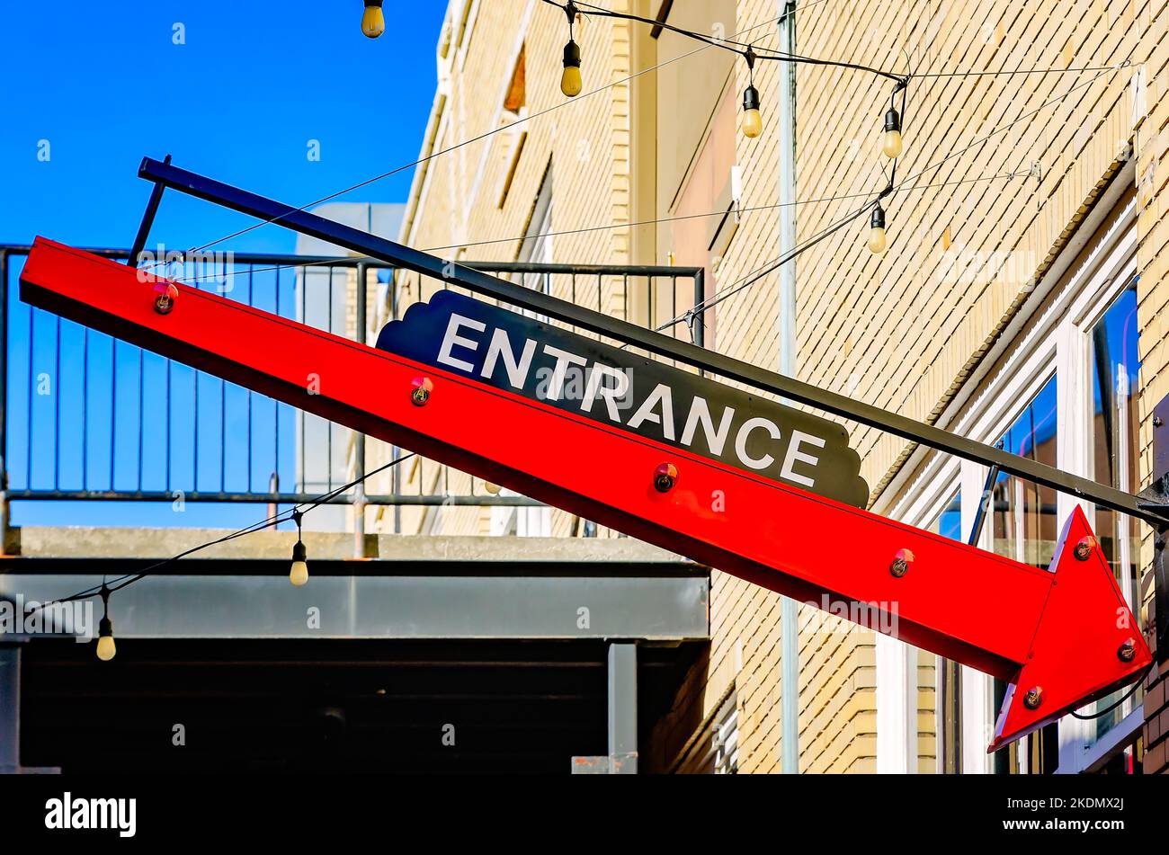 Una freccia retrò indica l'ingresso del Ground Zero Blues Club, 6 ...