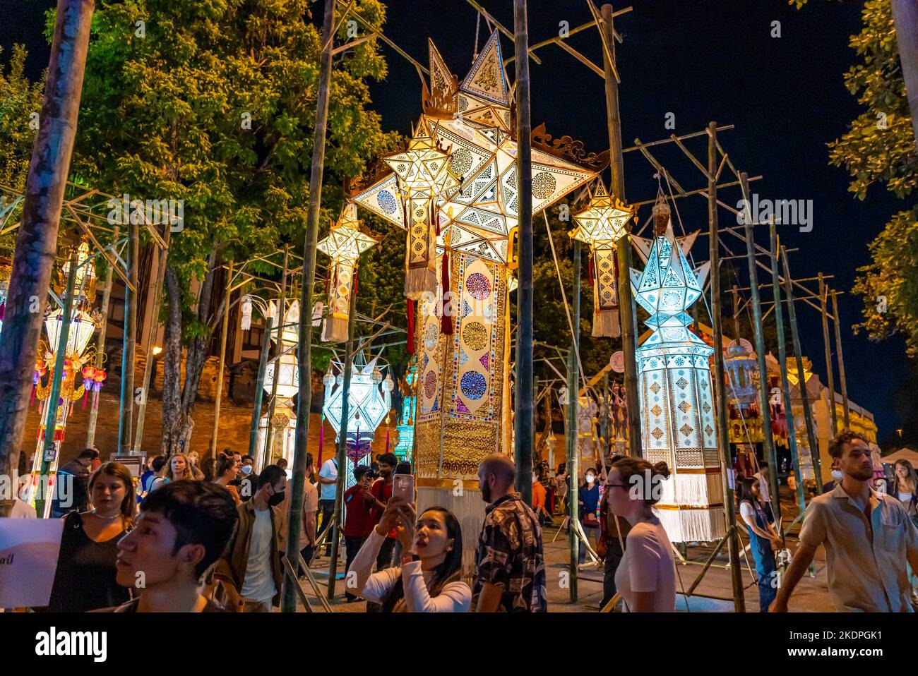 Chiang mai, Thailandia - 7 novembre 2022 - i turisti godono il loro ...