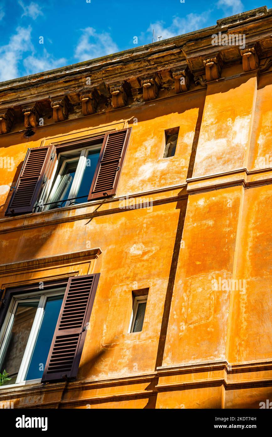 Case strada stretta roma immagini e fotografie stock ad alta ...