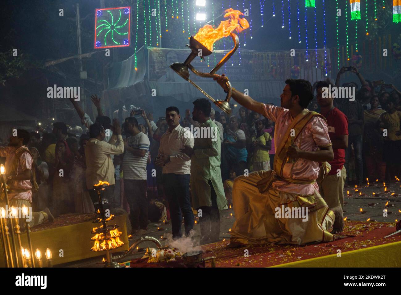 Nimtala che brucia ghat immagini e fotografie stock ad alta risoluzione ...