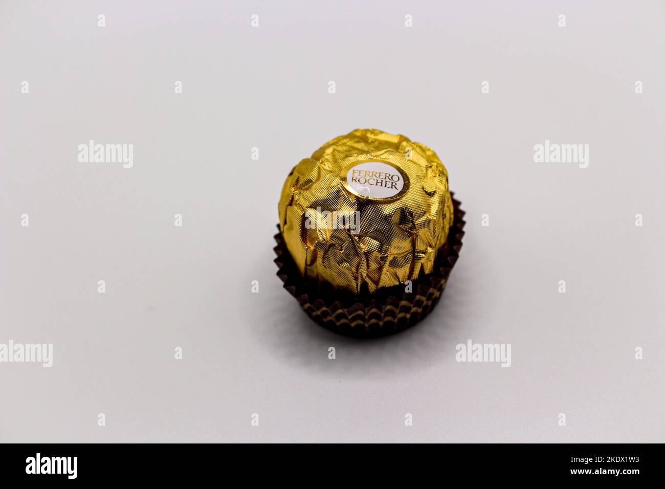 Ferrero rocher cioccolato al latte immagini e fotografie stock ad alta ...