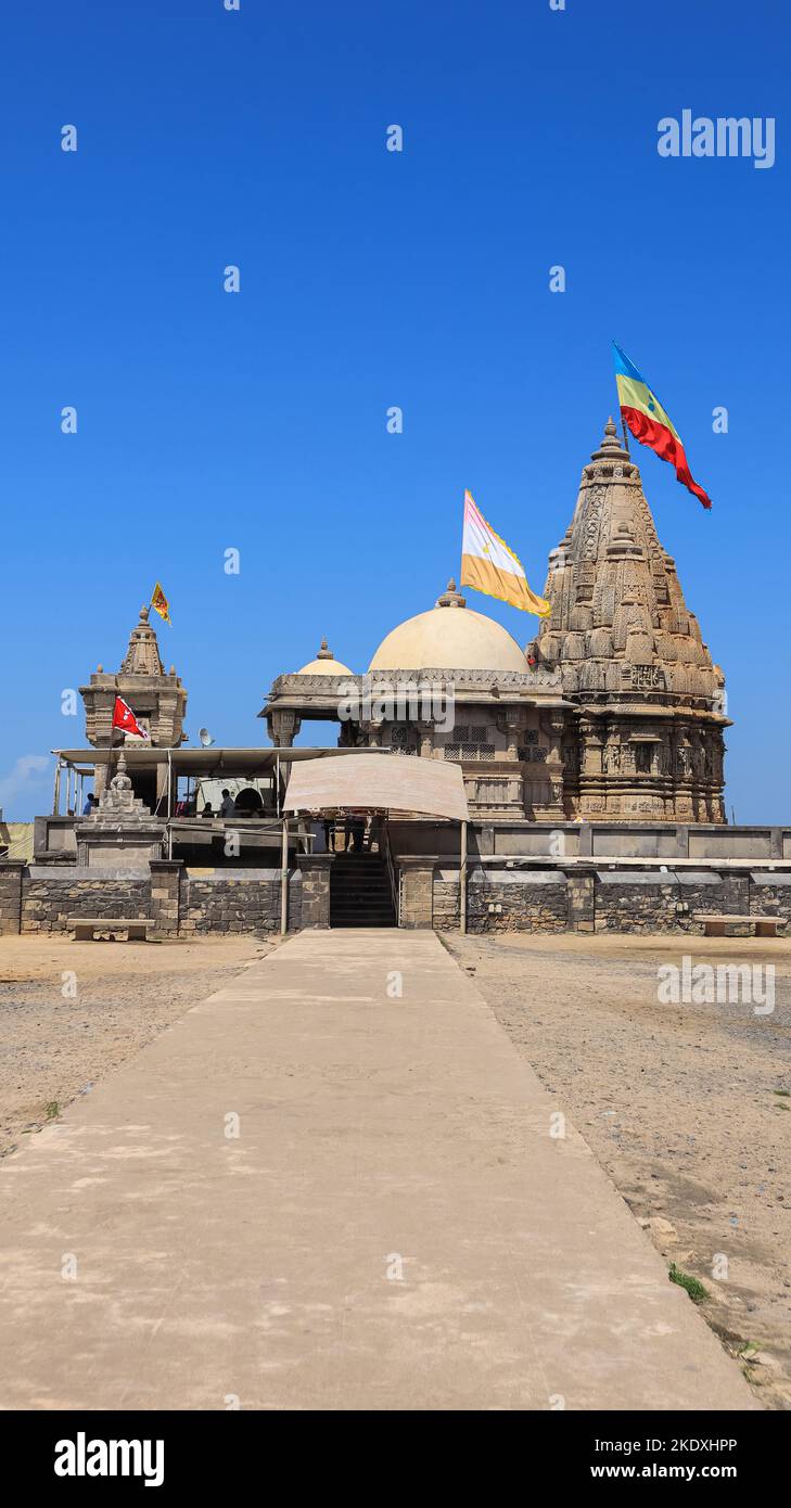 Vista del Tempio Shri Rukmini Devi, Dwarka, Gujarat, India. La guglia ...