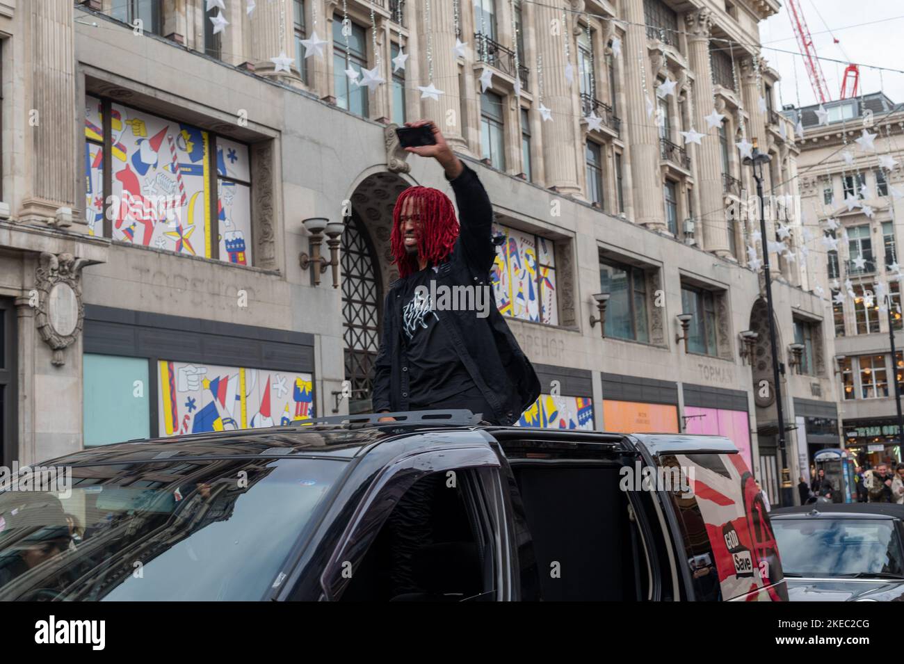 Il rapper ferma il traffico di oxford street immagini e fotografie ...
