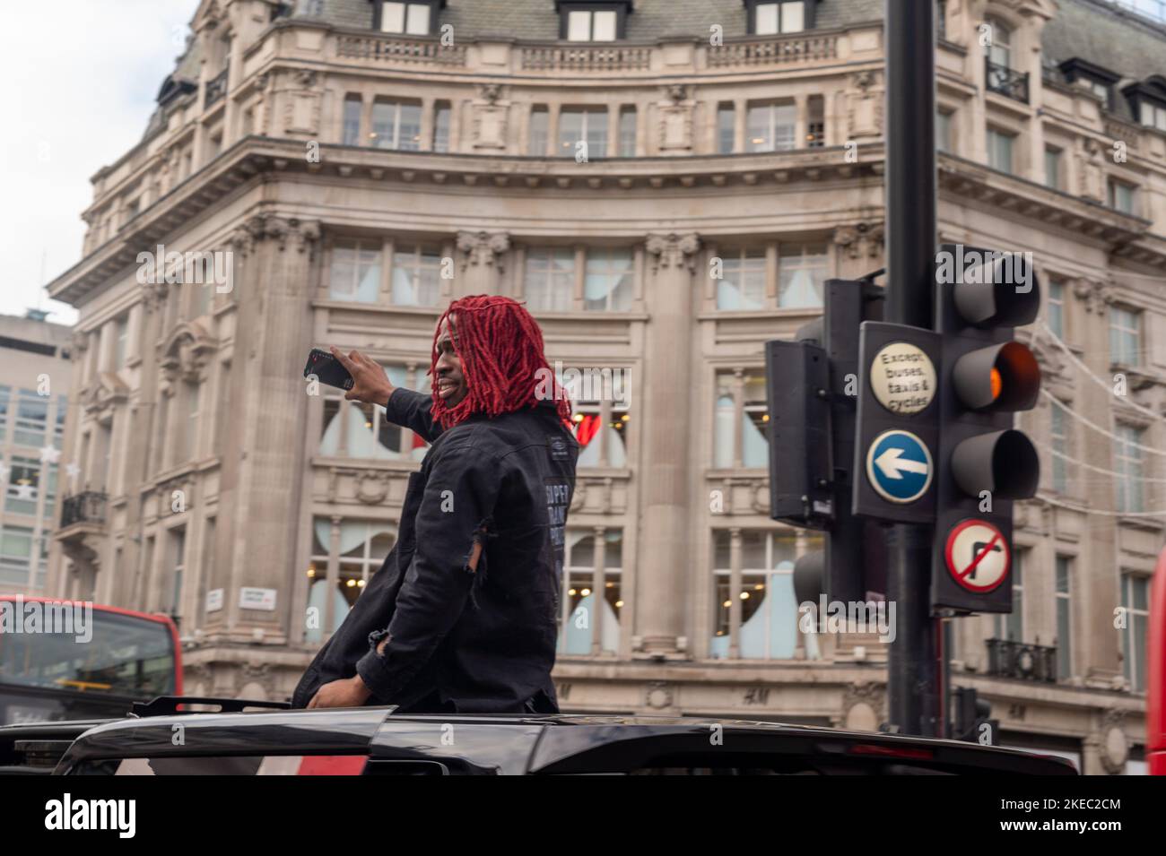 Il rapper ferma il traffico di oxford street immagini e fotografie ...