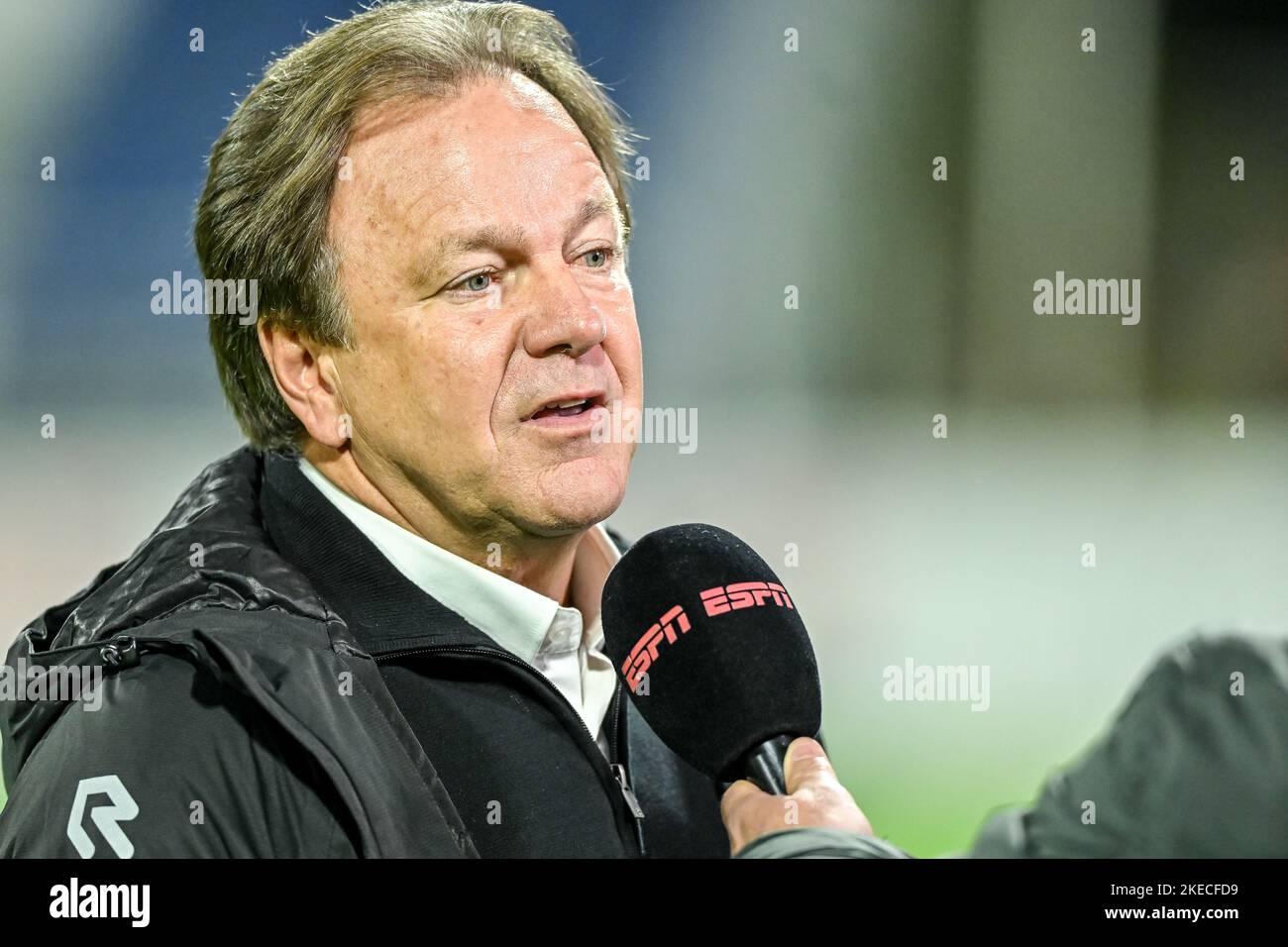 IJMUIDEN, PAESI BASSI - 11 NOVEMBRE: Il capo-allenatore Mike Snoei di ...