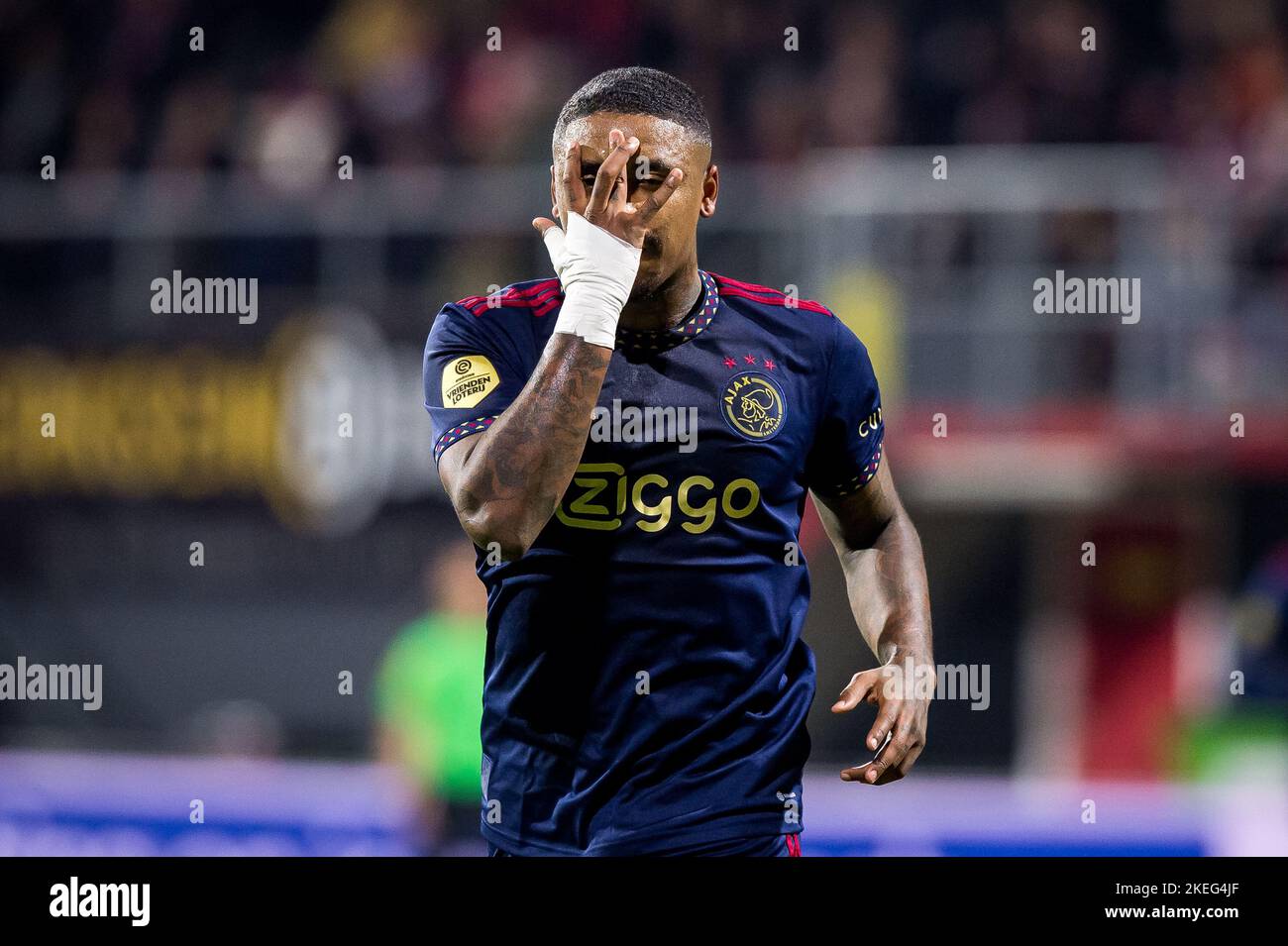 EMMEN - Steven Bergwijn di Ajax celebra il suo obiettivo durante la ...