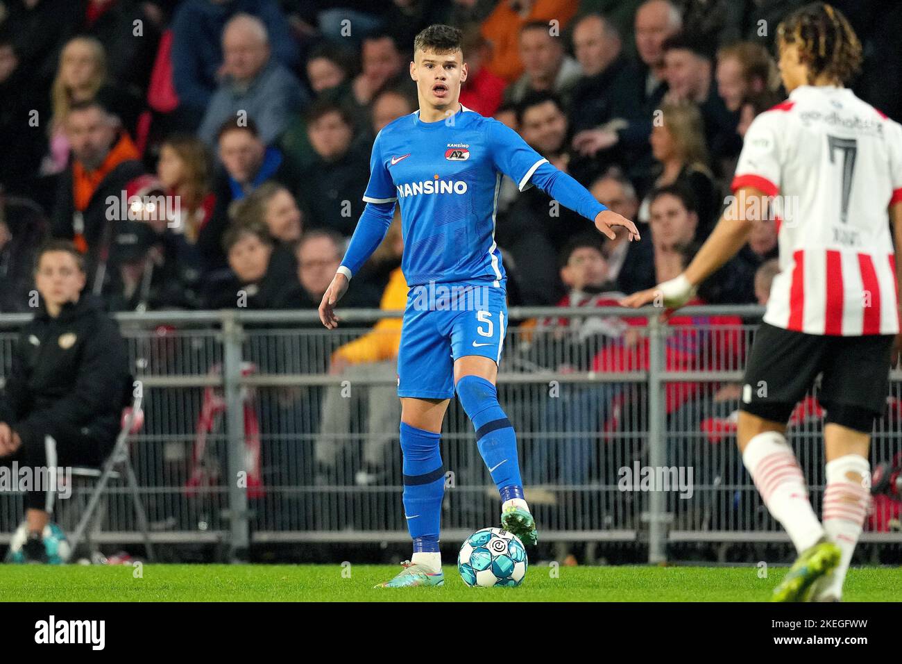 EINDHOVEN - Milos Kerkez di AZ Alkmaar durante la partita olandese di ...