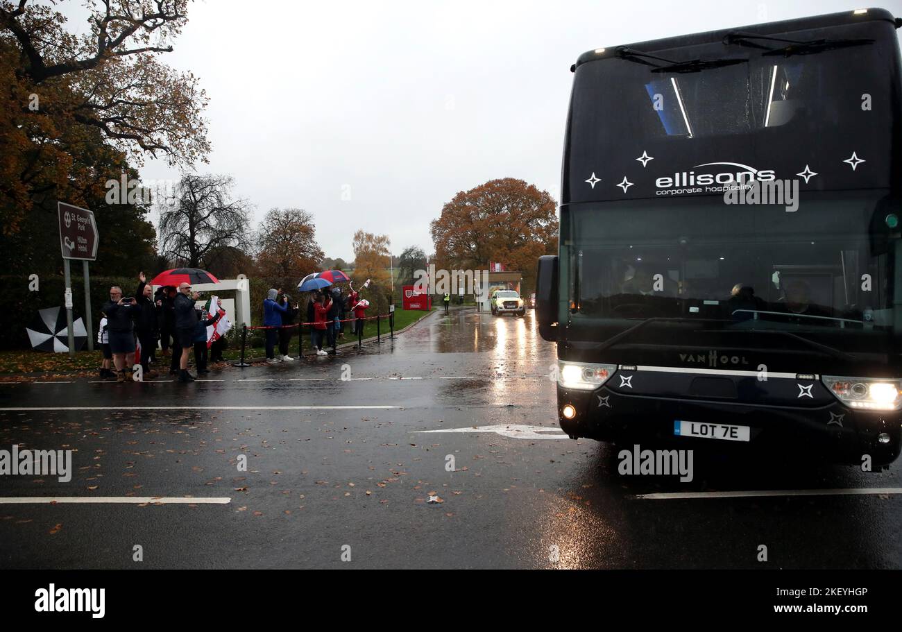 Pullman che trasportano la squadra di calcio della Coppa del mondo d ...