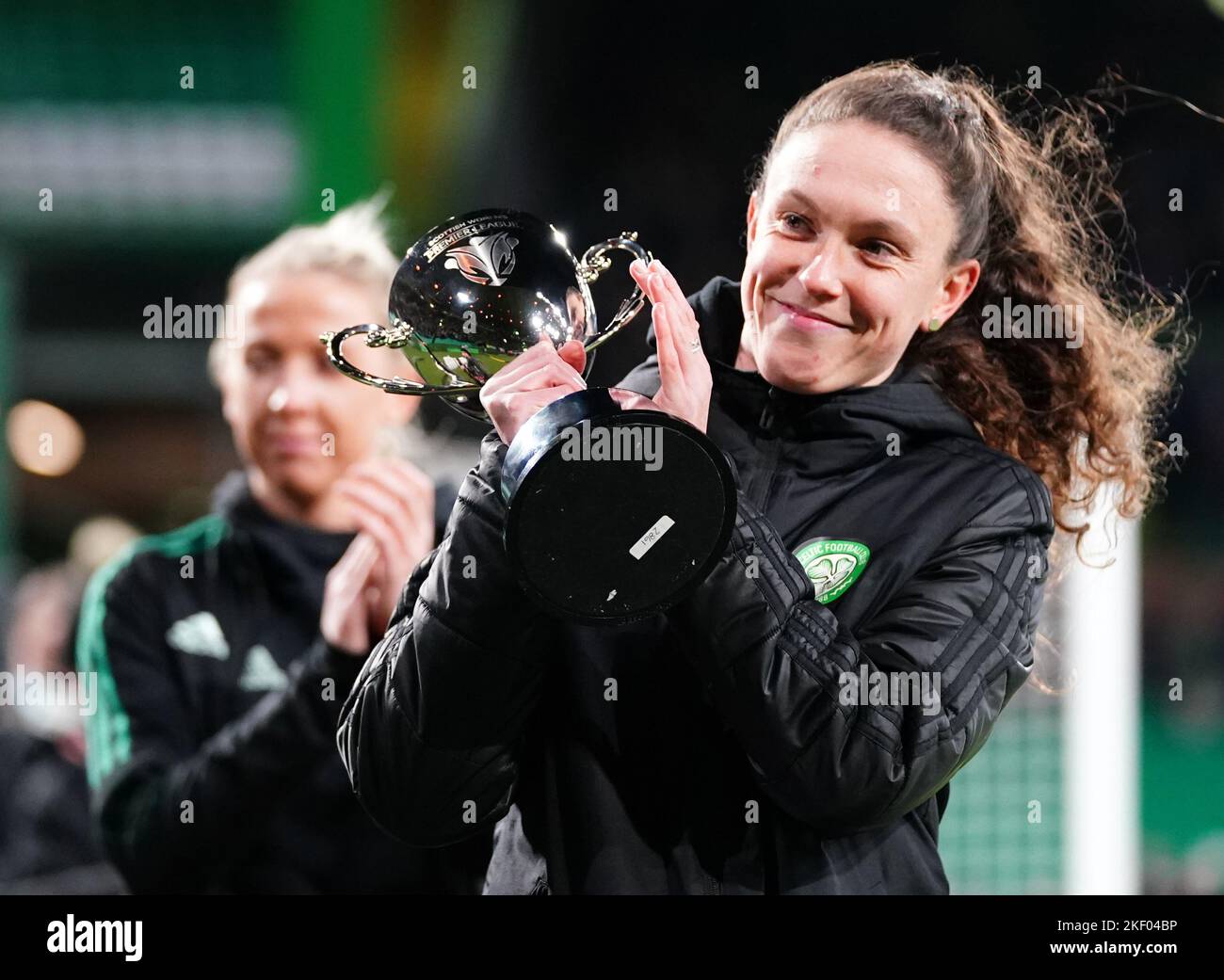 Foto del file datata 09-12-2021 di Kelly Clark di Celtic (a destra ...