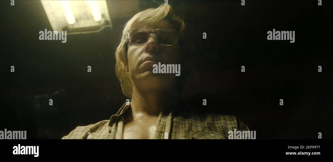 EVAN PETERS IN DAHMER-MONSTER: THE JEFFREY DAHMER STORY (2022), DIRETTO ...