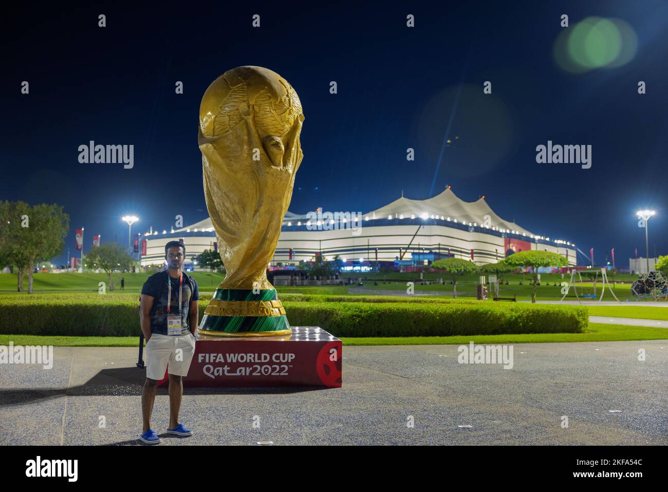 Al Bayt Stadium una gigantesca struttura a tenda copre l'intero stadio ...