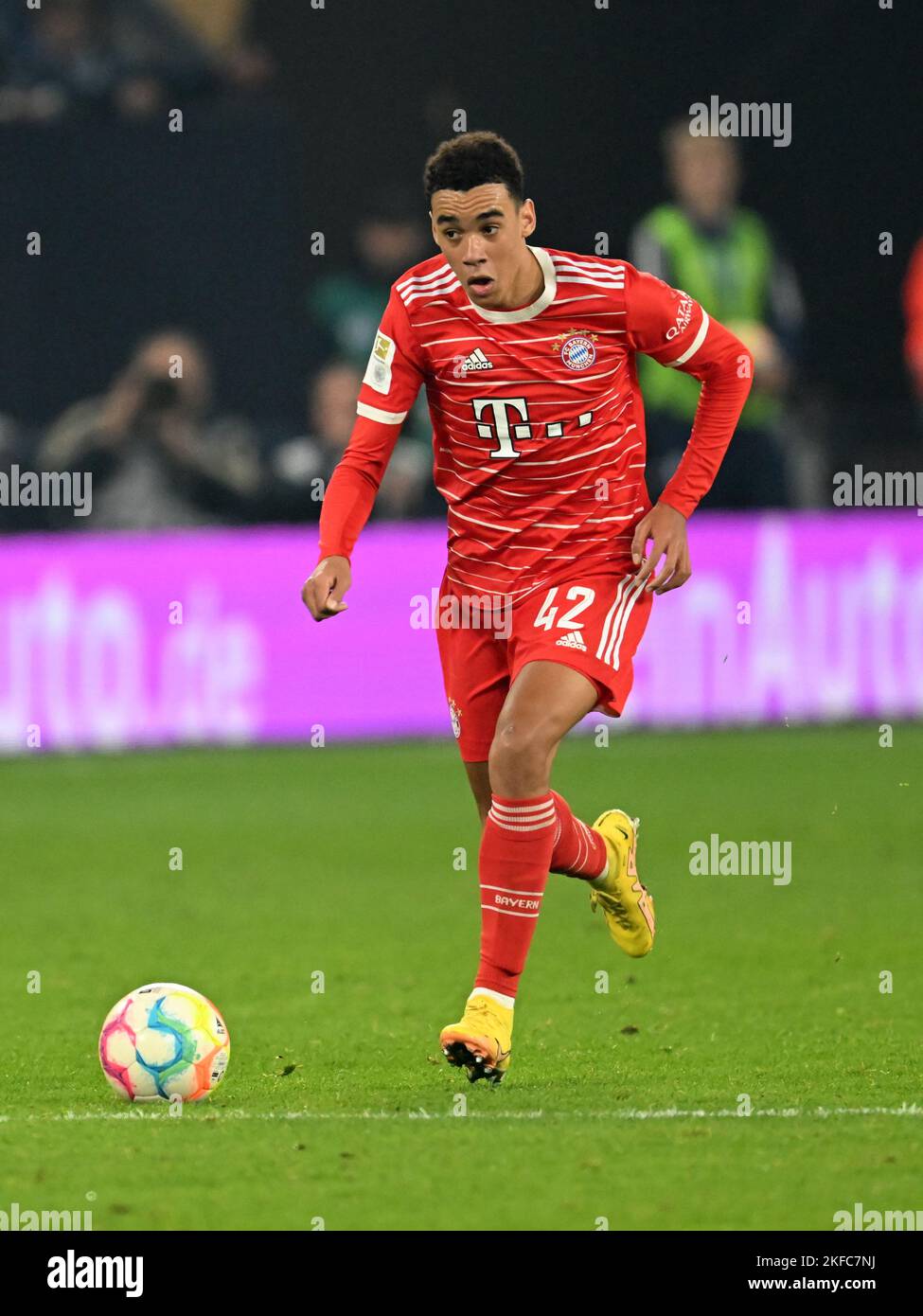 GELSENKIRCHEN - Jamal Musiala del FC Bayern Munchen durante la partita ...