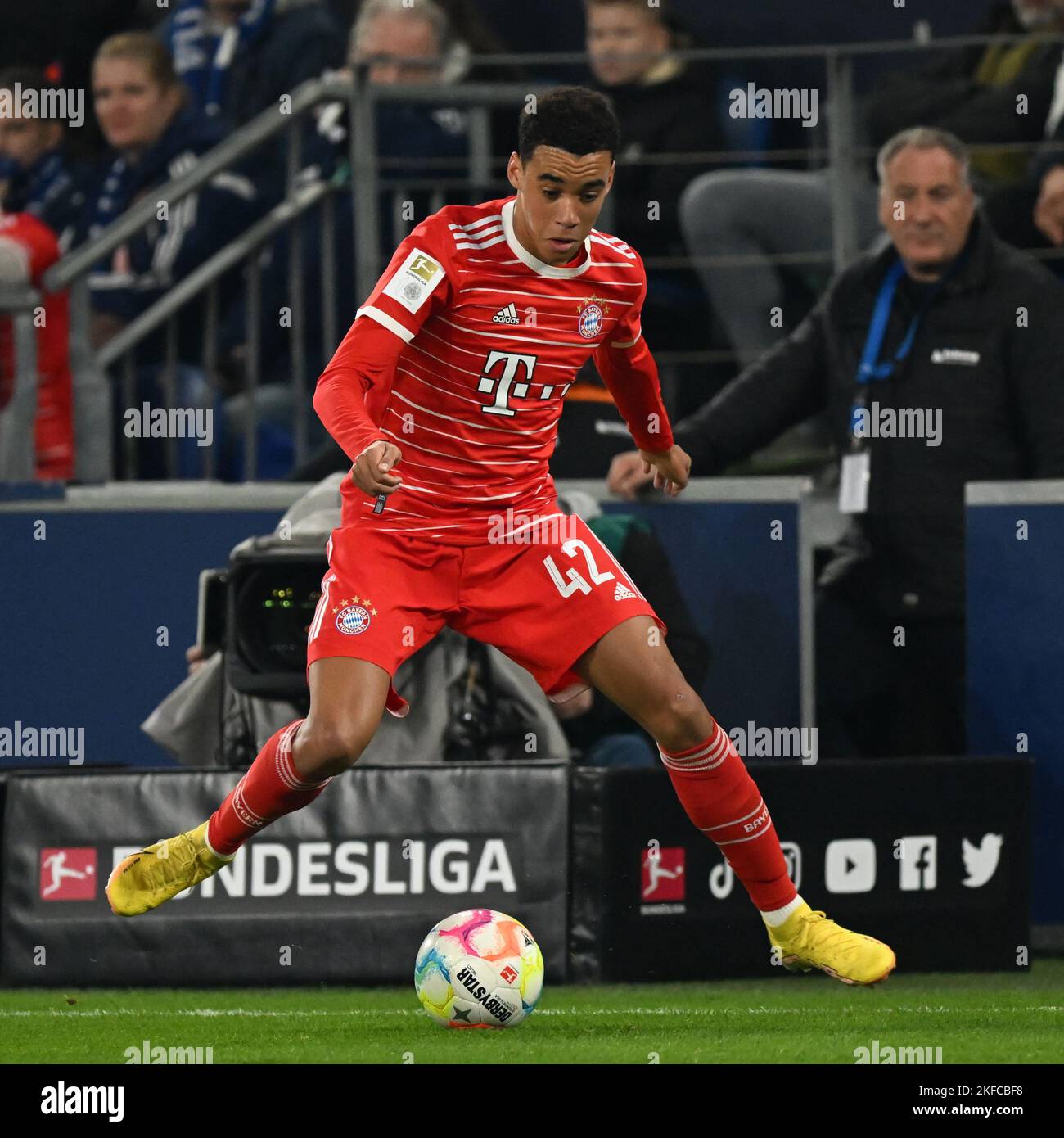 Pelota de fútbol veltins arena de longitud completa immagini e ...