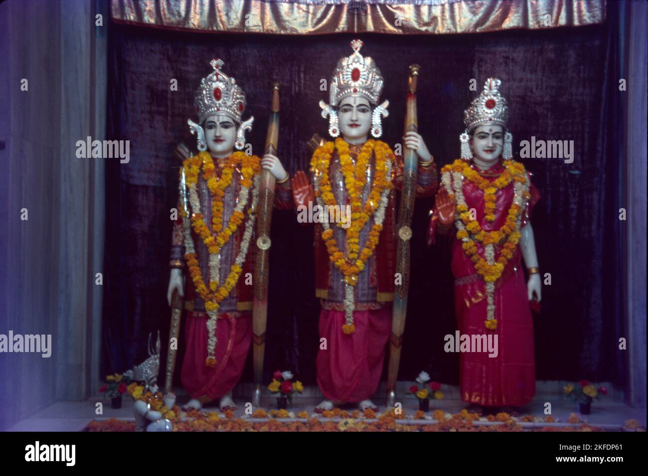 Rama Darbar include di Lord RAM, Laxman, Maa Sita, Lord Hanuman, Lord ...