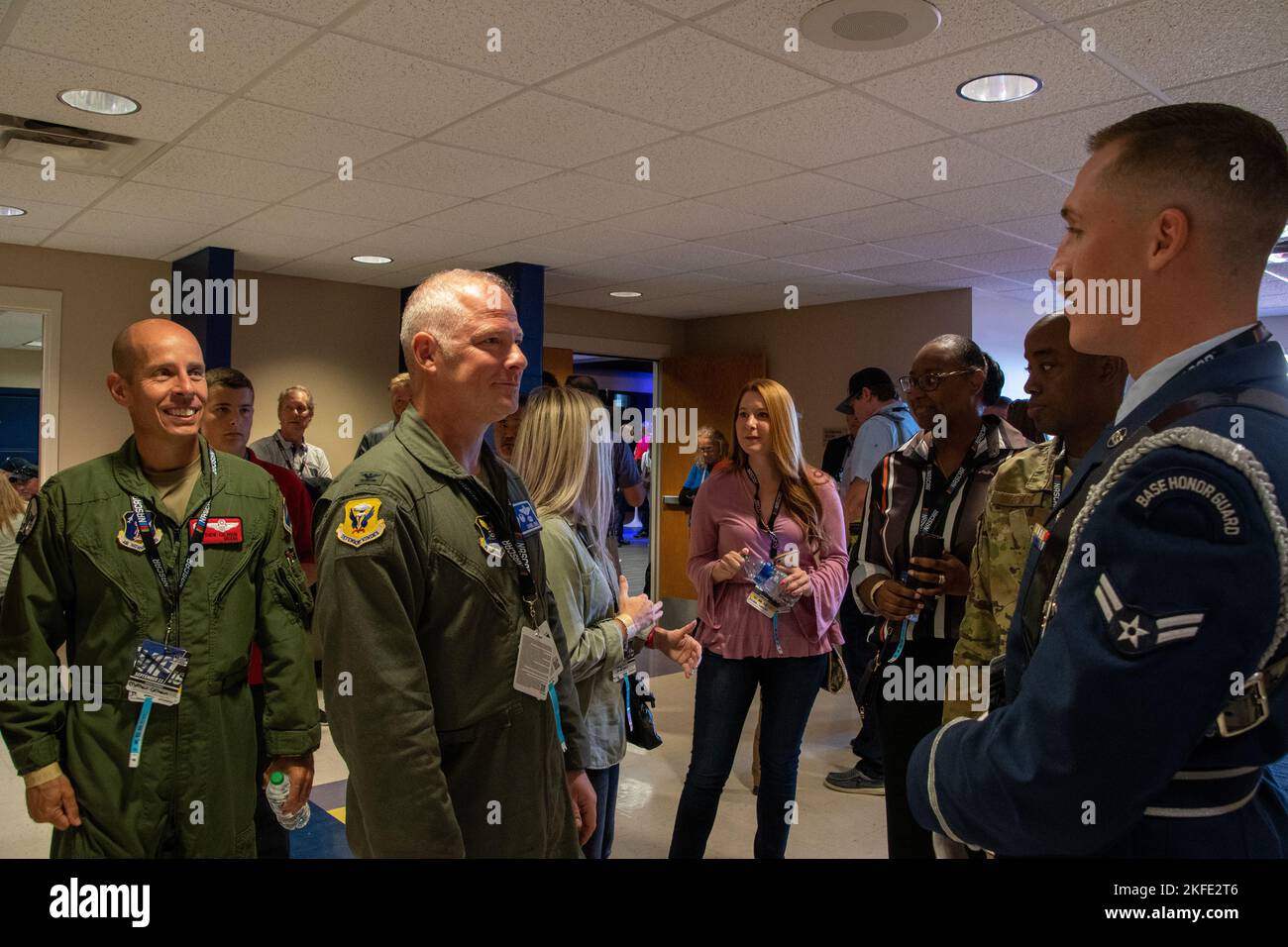 Matthew Calhoun, comandante della Bomb Wing del 131st, e Daniel Diehl ...