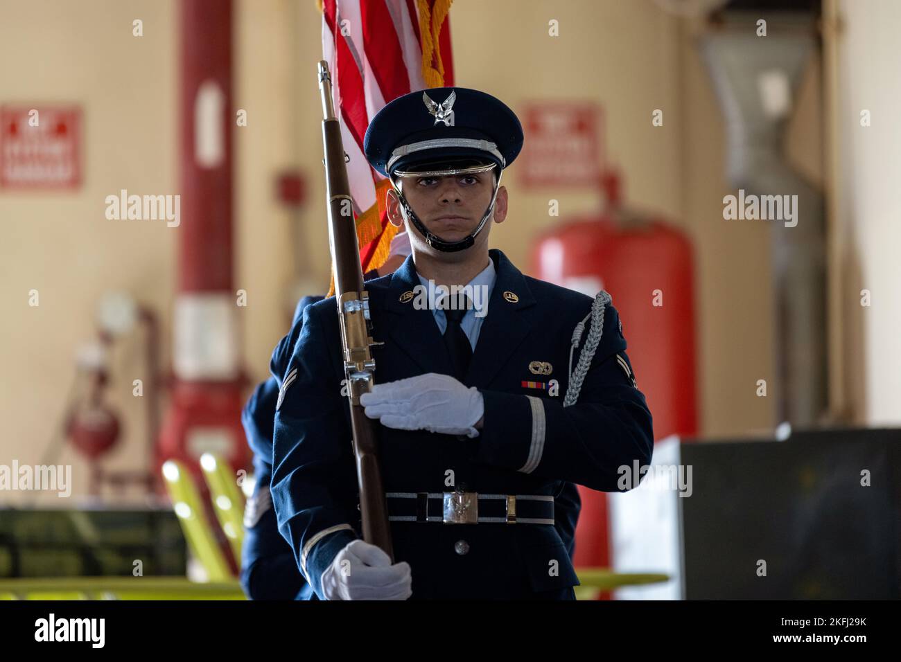 U.S. Air Force Airmen con la 156th Wing Honor Guard, marzo in ...