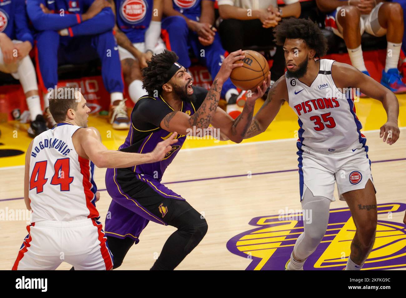 18 novembre 2022, Los Angeles, California, USA: Los Angeles Lakers Forward Anthony Davis (3 ...