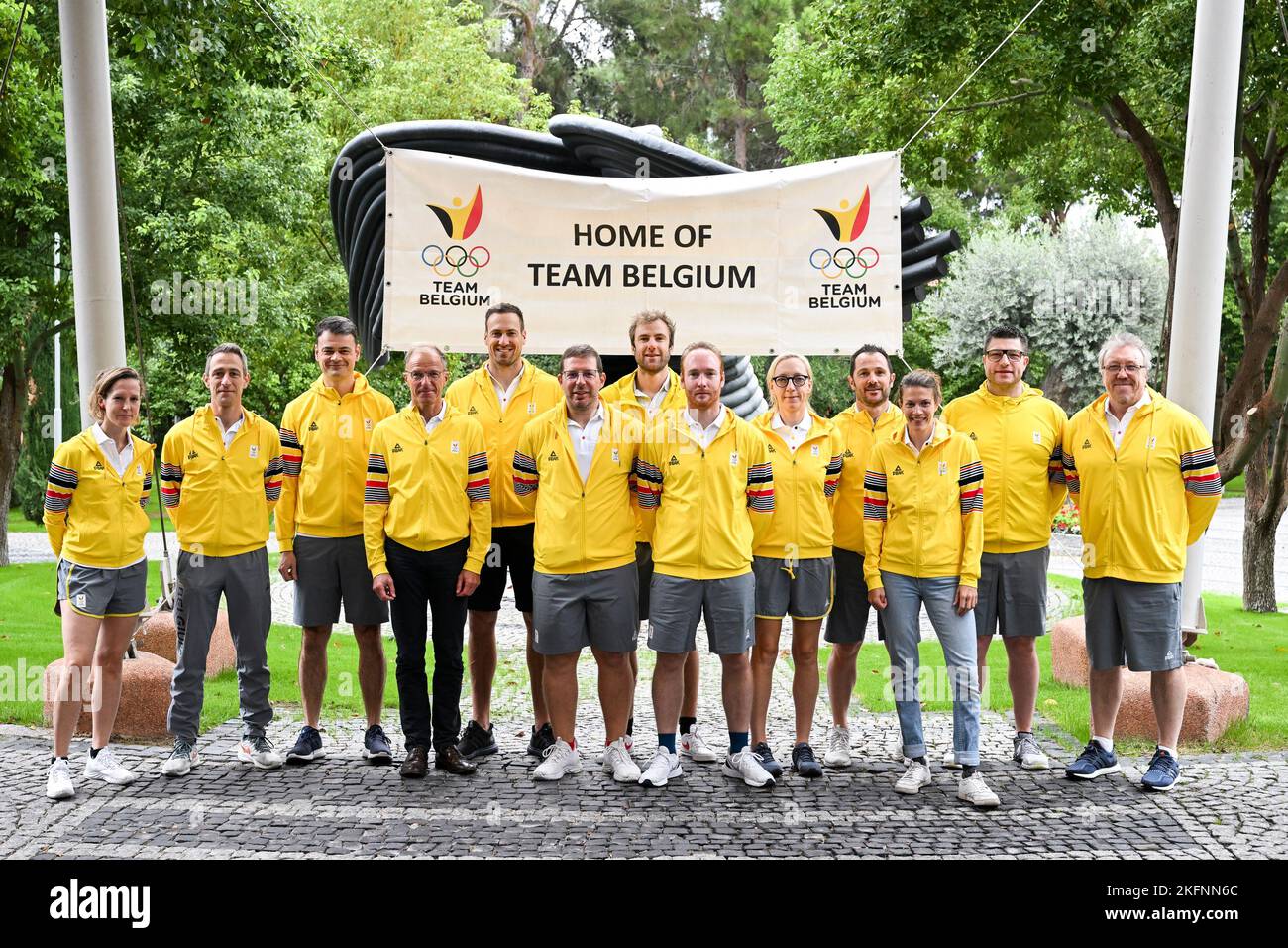 Il medico Katja Van Oostveldt, il fisioterapista Maarten Thysen, il ...